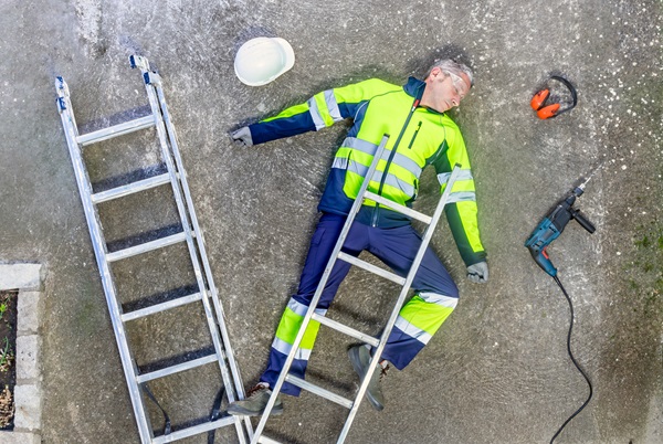 Common Ladder Fall Injuries & Ohio Workers’ Comp | Hochman & Plunkett